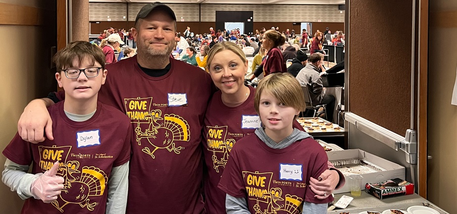 Essentia colleague makes volunteering at Twin Ports Thanksgiving Buffet ...